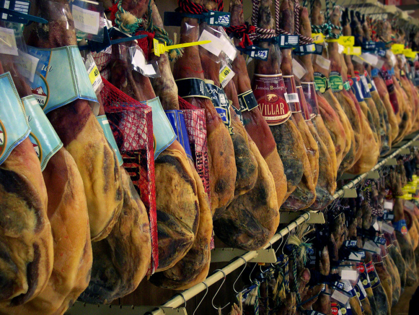 Diferencia entre el Jamón Serrano y el Jamón Ibérico - Hoturis